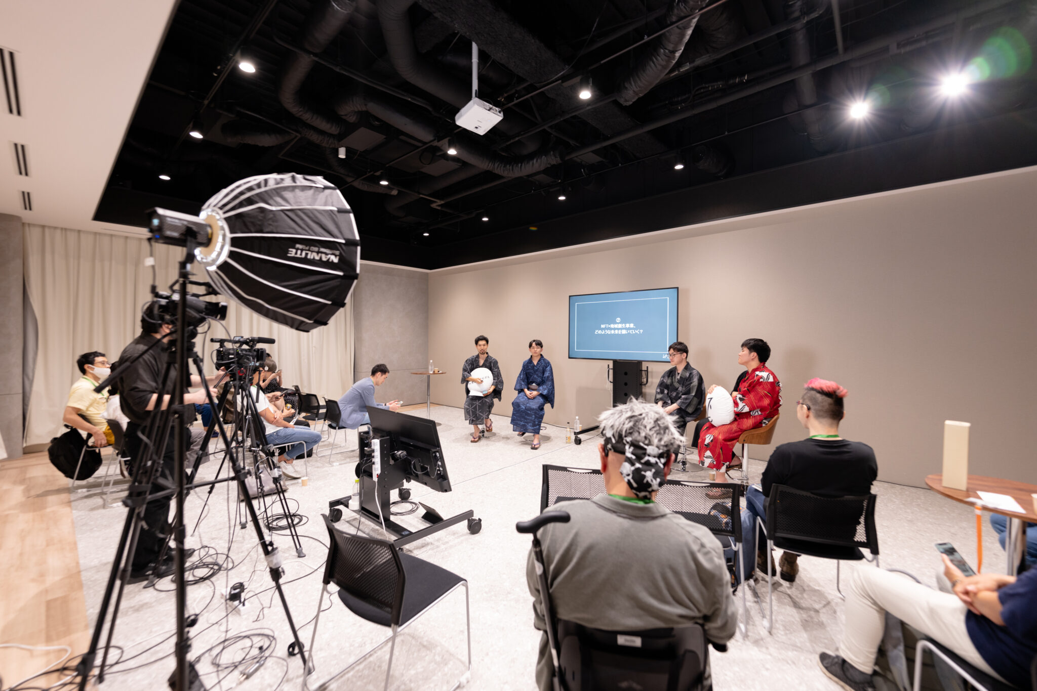 スピーカー4名での公開収録【30名】 | STUDIO VIZZ EBISU