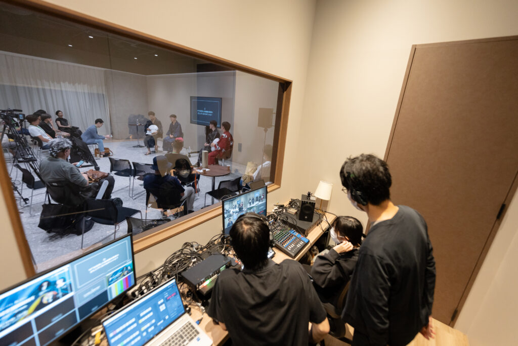 スピーカー4名での公開収録【30名】 | STUDIO VIZZ EBISU