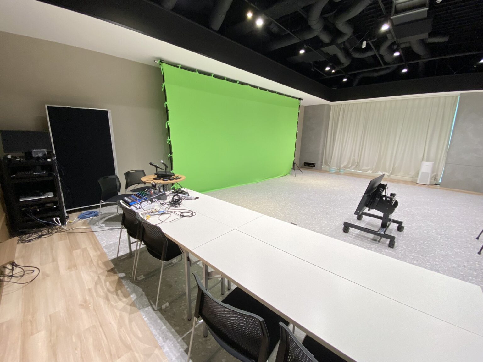 番組公開収録【30名】 | STUDIO VIZZ EBISU